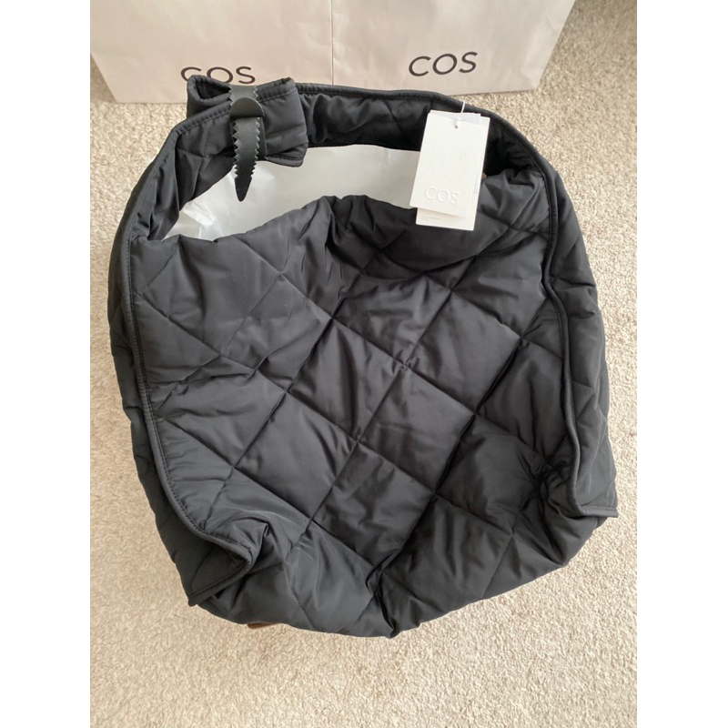 NEW *พร้อมส่ง* COS OVERSIZED DIAMOND-QUILTED BAG | Shopee Thailand
