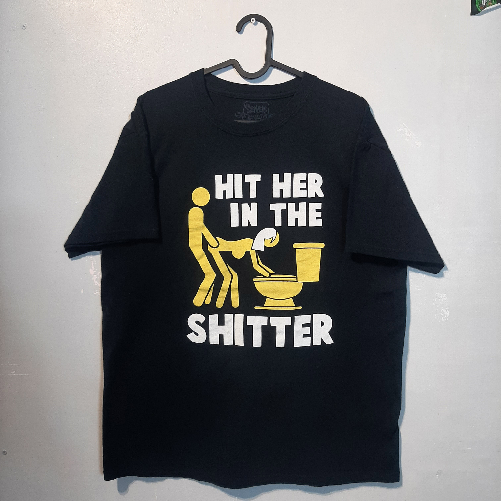 เสื้อยืดมือสองสภาพดี HIT HER IN THE SHITTER | Shopee Thailand