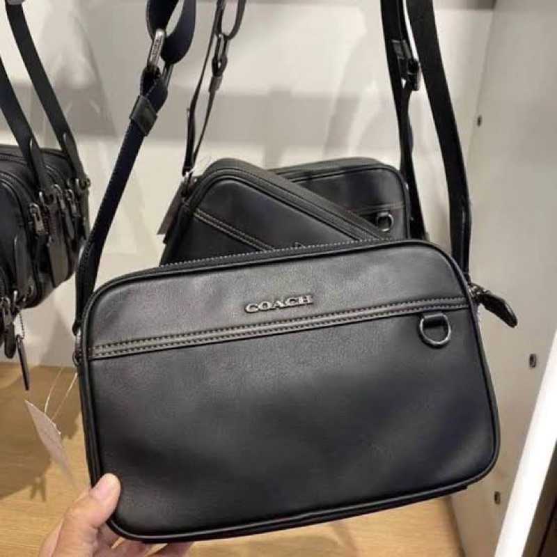 (ผ่อน0%) กระเป๋าสะพายข้างชาย Coach Graham Crossbody C4148 หนังแท้สีดำ 9 ...