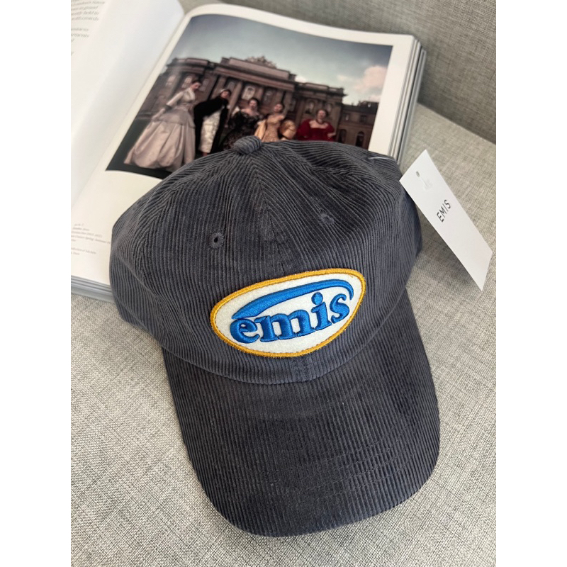 Emis ball cap ฮิตที่สุดเป็นรุ่นที่ใบเฟิร์น จีซูใส่ หมวกแบรนด์ดัง ทรงสวย ...