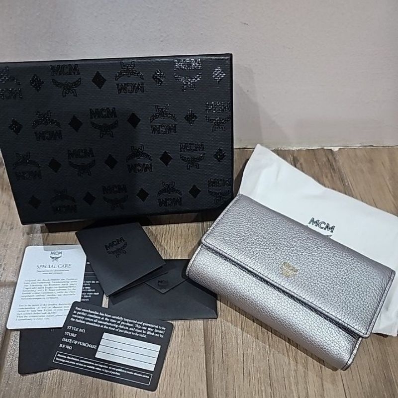 กระเป๋าสตางค์ MCM 3 พับ ใบกลาง (มือ1) สีเงินเทา silver/ ash grey MCM ...
