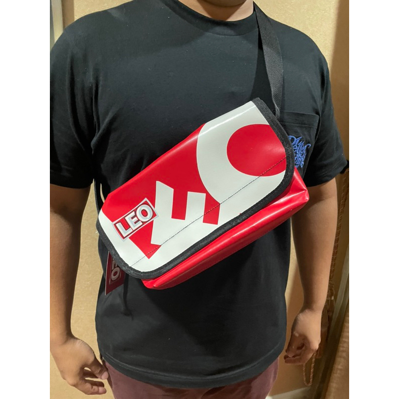 กระเป๋าผ้าใบ สไต์ Freitag ลาย limited ของ Leo | Shopee Thailand