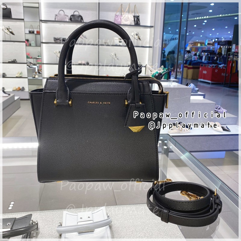 กระเป๋า Charles & Keith รุ่น Trapeze Tote Bag : CK2-30780201-7 แท้จากช ...