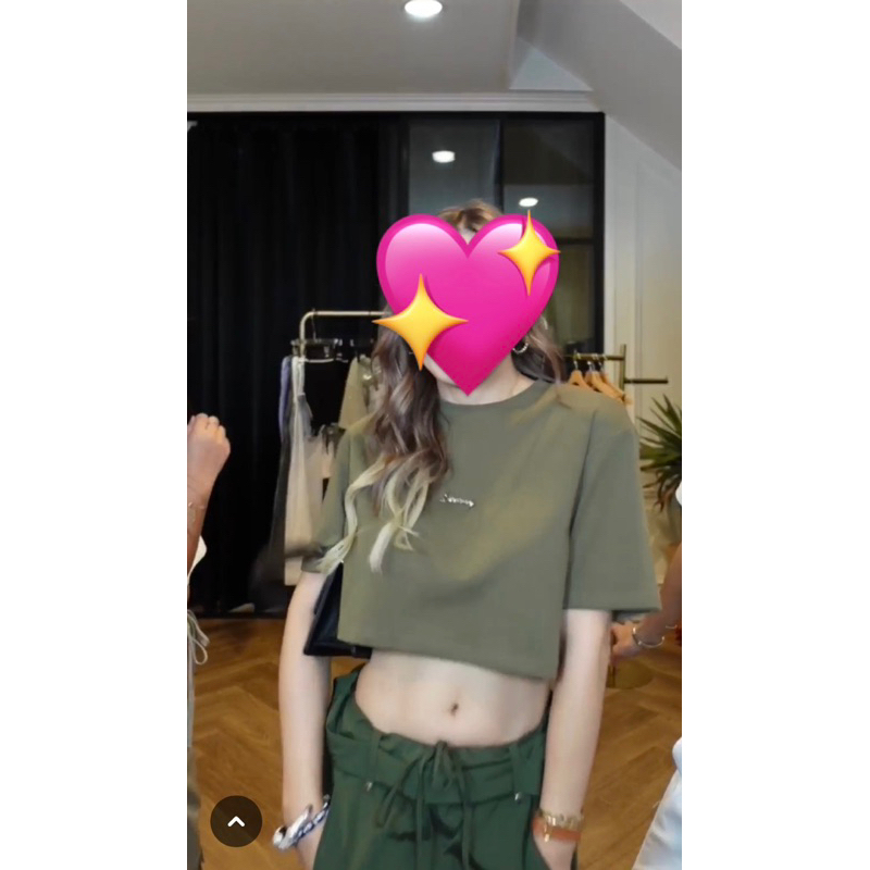 เสื้อแบรนด์ Loonnystore รุ่น EVA Crop สีเขียว | Shopee Thailand