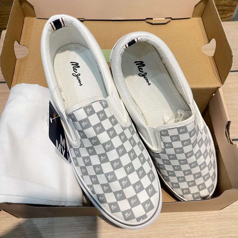 Mc Jeans Slip on รุ่นใหม่ล่าสุด ลายโมโนแกรม | Shopee Thailand