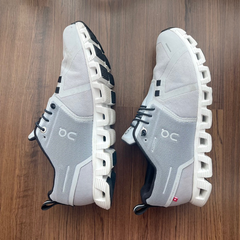 On Cloud 5 Waterproof ผู้หญิงสีเทาขาวสภาพดี | Shopee Thailand