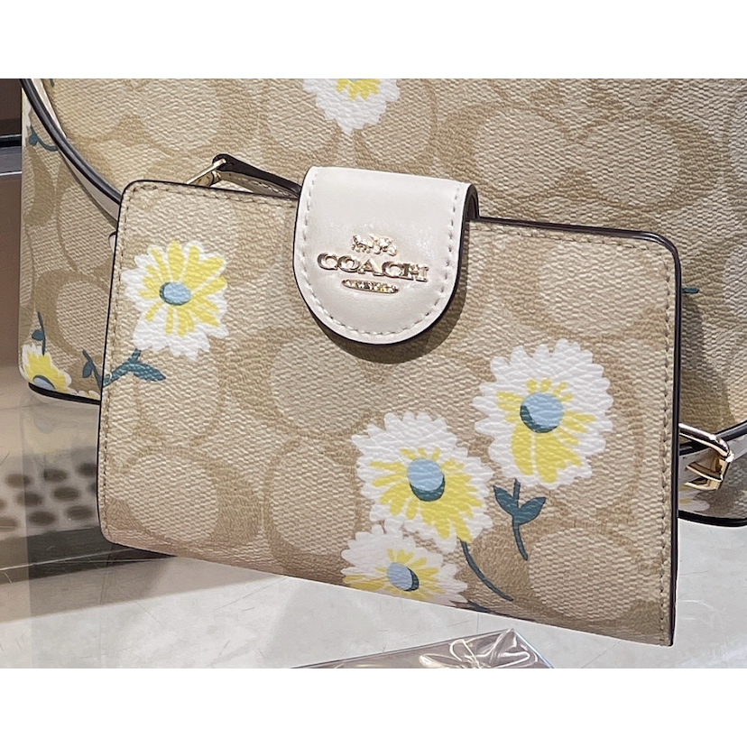 กระเป๋าสตางค์ coach Medium Corner Zip Wallet In Signature Canvas With ...
