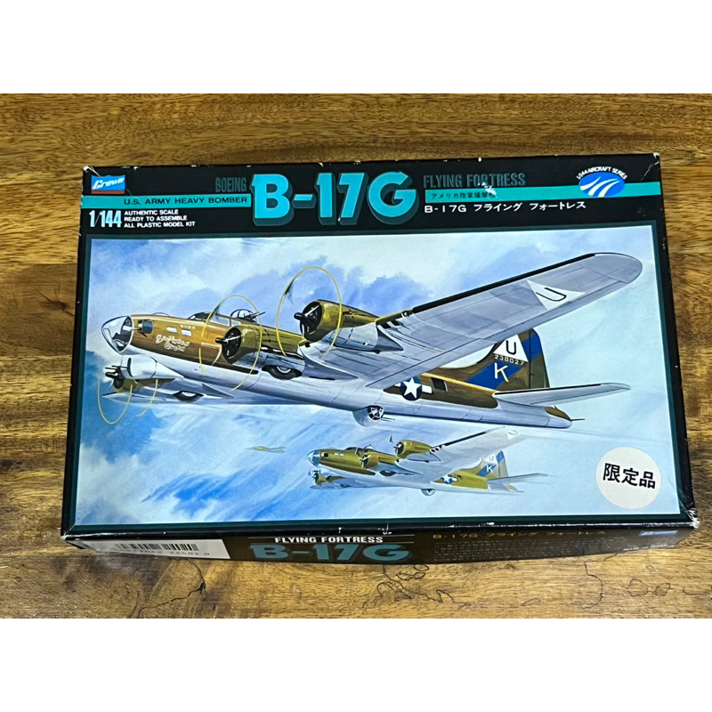 Boeing B-17G Flying Fortress Crown Model Kit: 1/144 Vintage 1980s ...