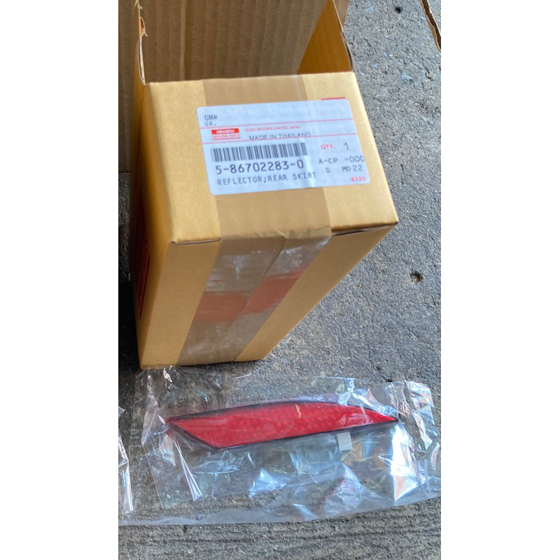 แท้ศูนย์ !!! ทับทิม สะท้อนแสง กันชนท้าย MU7 | Shopee Thailand