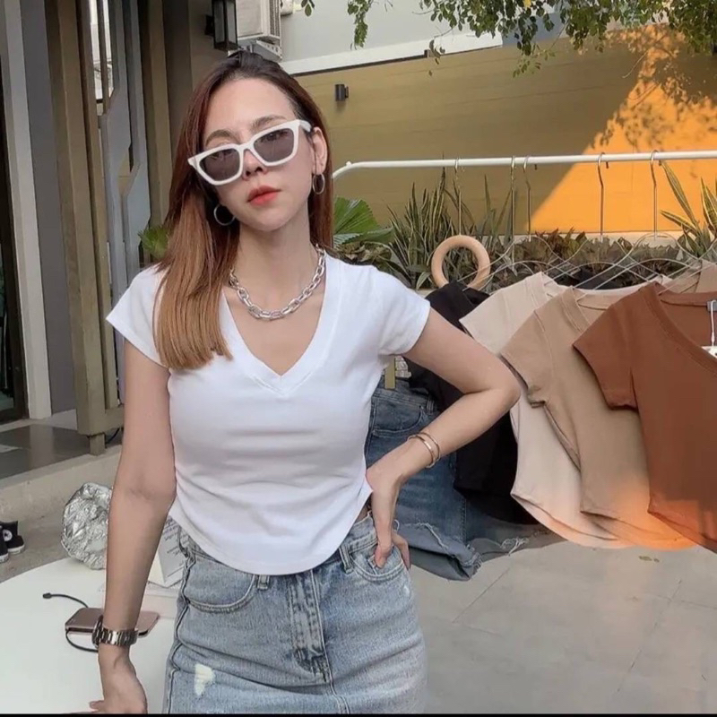 021 พร้อมส่ง*เสื้อยืดผ้ายูนิโคล่คอวีชายโค้งพอดีตัว งานป้าย DEE..ZYY ผ้าสวยใส่สบายแมทช์ง่ายได้ทุ ...