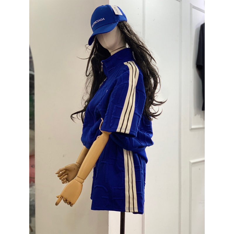 พร้อมส่ง ชุดเซตสเวตเตอร์ผ้านูนขาสั้น KKUU-TIST ซิปหน้า 3แถบ | Shopee ...