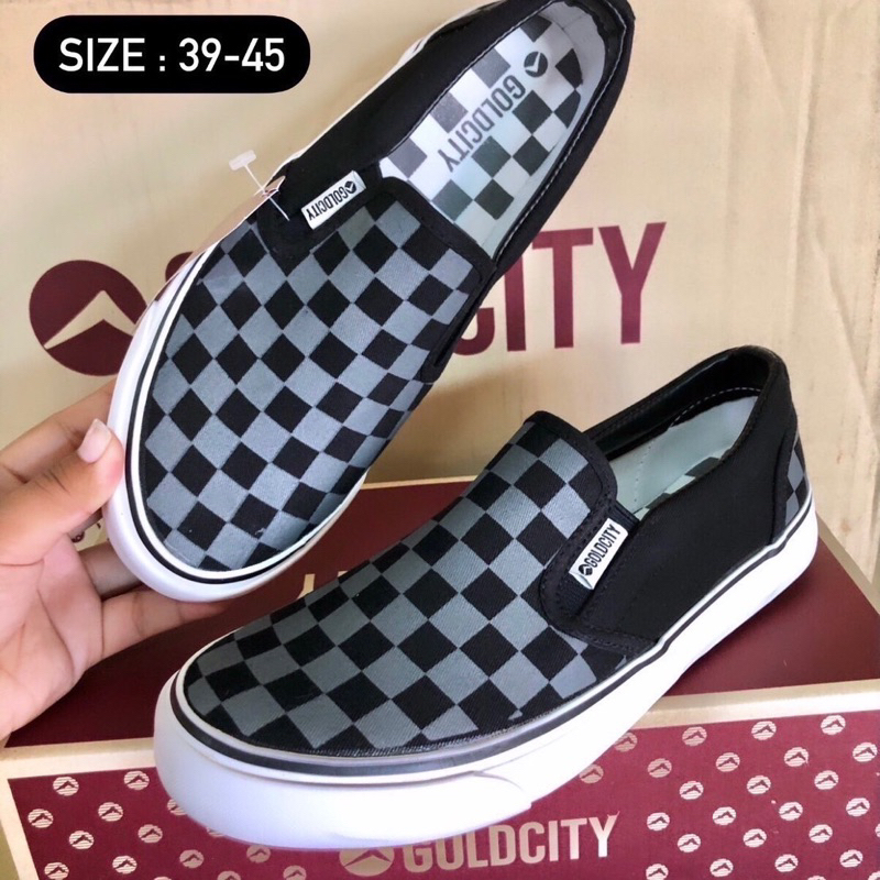 รองเท้าผ้าใบแบบสวม สลิปออน ลายหมากรุก ลายตาราง แบรนด์ โกซิตี้ Goldcity รุ่น NS-901 | Shopee Thailand