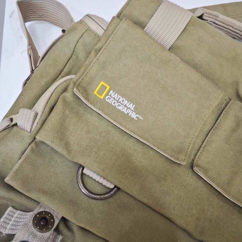 NG2475 National Geographic NG 2475 Earth Explorer Medium Shoulder Bag ...