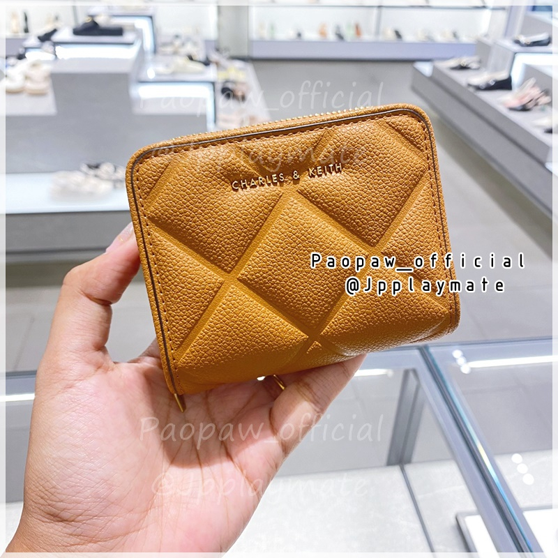 กระเป๋าสตางค์ Charles & Keith รุ่น Anwen Quilted Zip-Around Wallet ...