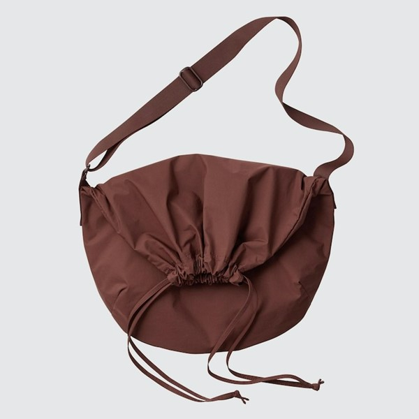 UNIQLO ของแท้ กระเป๋าสะพายข้าง / UNIQLO Drawstring Bag Uniqlo U ...