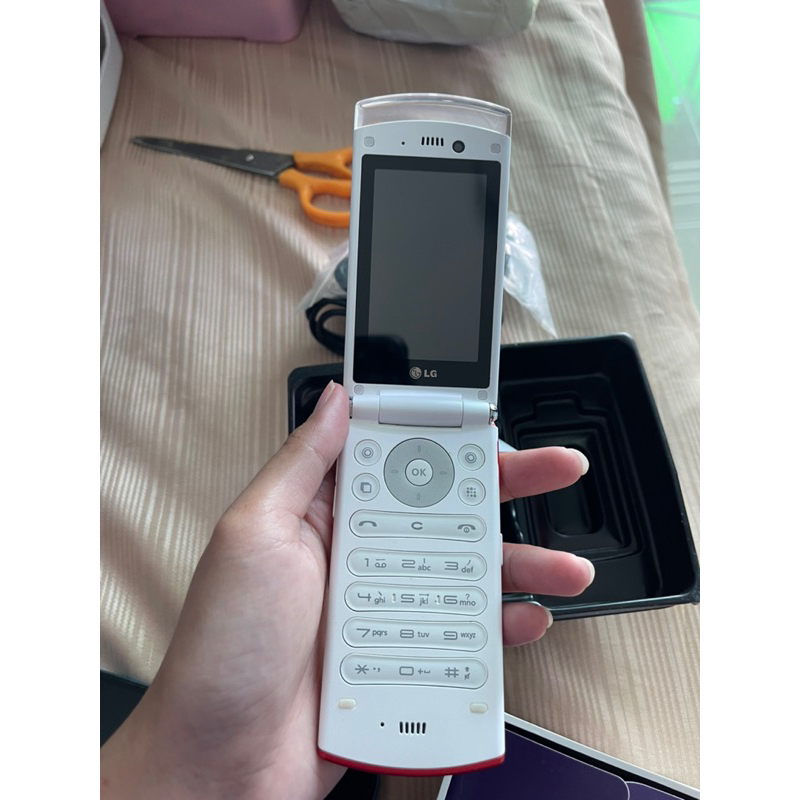 โทรศัพท์มือถือฝาพับ LG Lollipop GD580 สีแดง รองรับภาษาไทย ใส่ซิมไทยได้ ...