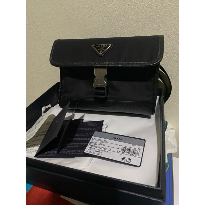 Prada phone bag มือสอง สภาพใหม่ สวย ใช้ไปประมาณ1เดือนเท่านั้น | Shopee ...