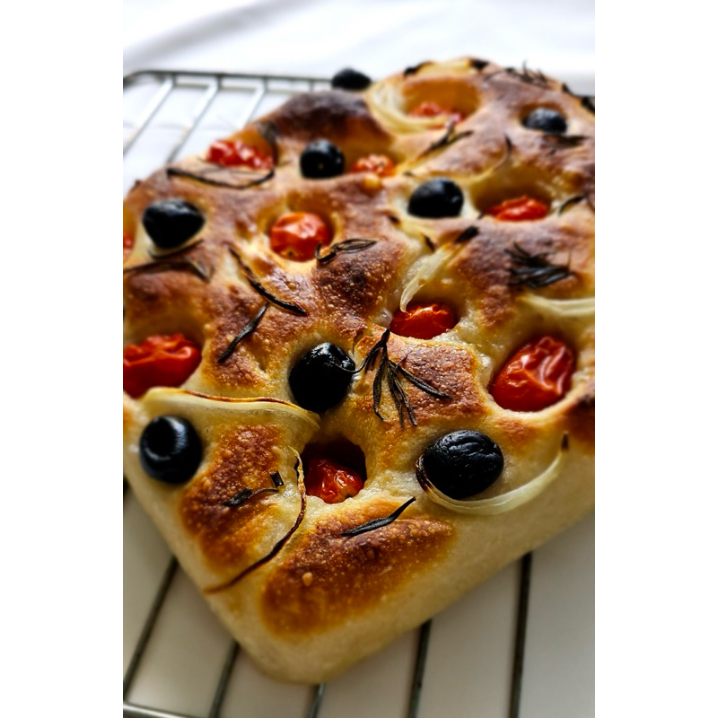 Focacia: Olive oil, Tomatoes, Onions, Black olive, Rosemary | Shopee ...