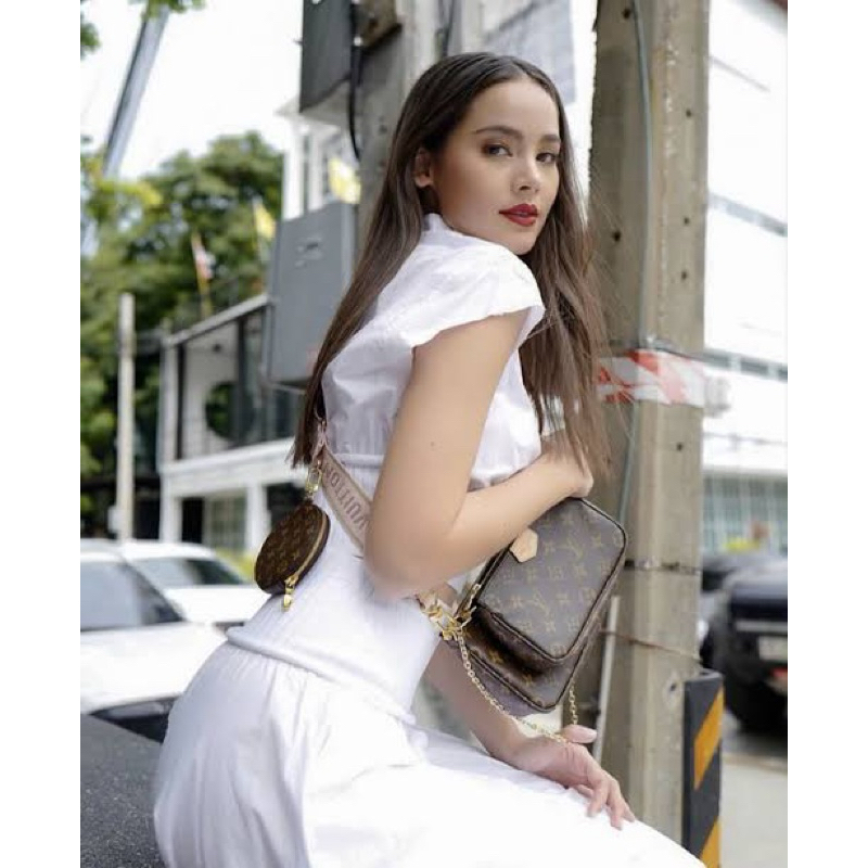 สินค้ามือสอง กระเป๋า งานเหมือนแบบ L o u i s V u i t t o n สายสะพายสีชมพู แบบน้องญาญ่า | Shopee ...