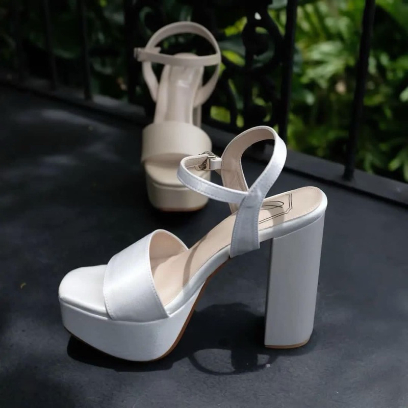 รองเท้า Farrent Farent เบอร์ 39 สีขาวซาติน | Shopee Thailand