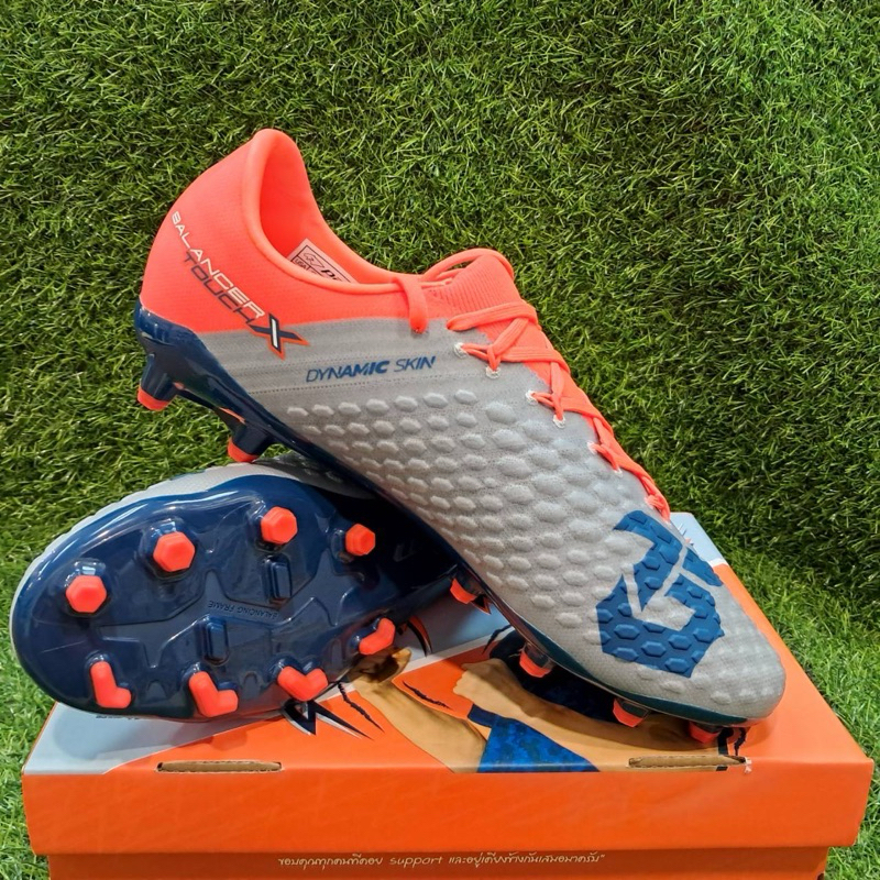 Pan Balancer touch X FLYKNIT รองท็อป รองเท้าฟุตบอลแพน | Shopee Thailand