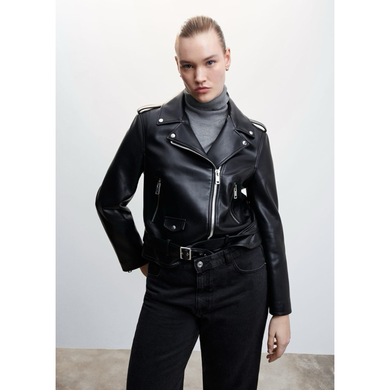 แบรนด์MANGO Jacket หนังสีดำสนิทอะไหล่สีเงินสวยมาก หนังนิ่มมาก ด้านใส ...