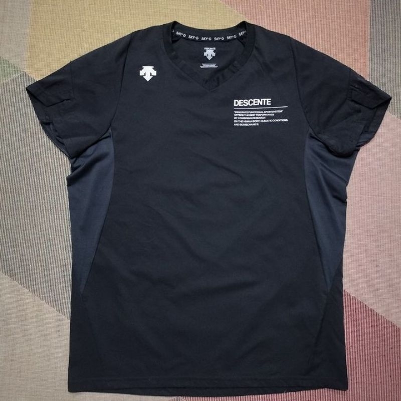 เสื้อกีฬา Descente size L รอบอก 44" มือสอง สภาพดี | Shopee Thailand