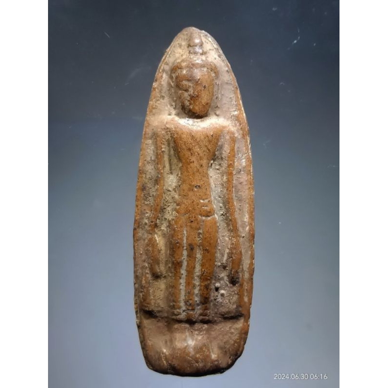 Antig Super 2977 พระเนื้อดินปางเปิดโลก บางคนดูเป็นพระเกจิ บางคนดูเป็นพระกรุ ไม่ทราบที่ เชิญครับ ...