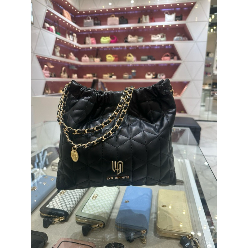 กระเป๋า lyn แท้ รุ่น MONET INFINITE SHOULDER L | Shopee Thailand