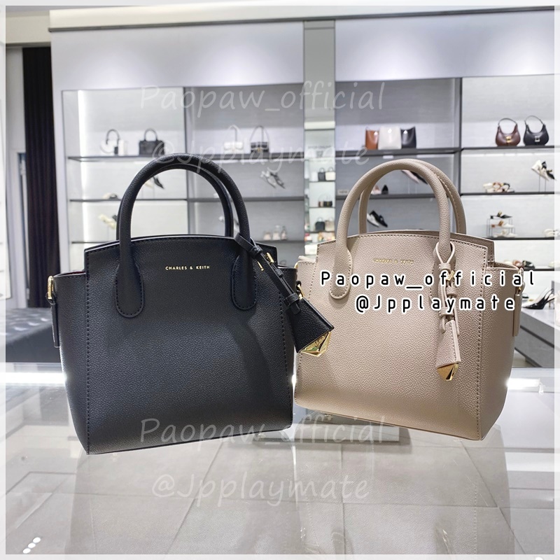 Charles & Keith กระเป๋าสะพายข้าง รุ่น Double Handle Trapeze Tote Bag ...