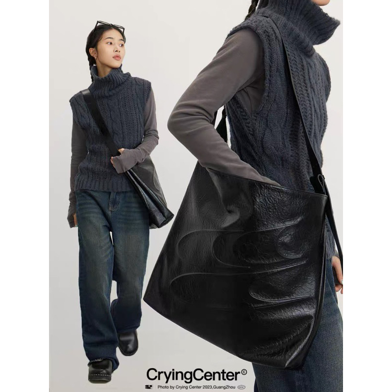 พร้อมส่ง🧳 Crying Center👀🖥️ Vintage bag กระเป๋าหนังสะพาย/crossbody (ใช้ ...