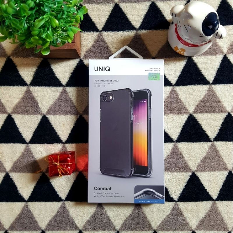 เคสมือถือแท้ • Uniq combat Case For IPhone Se (2022,2020) ใสขอบดำ ...