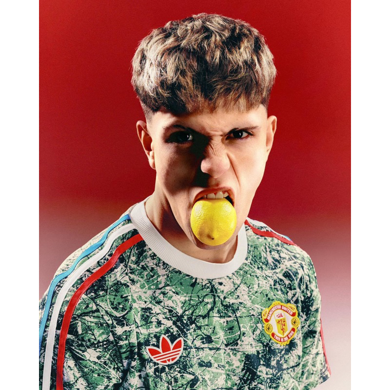 เสื้อตัวพิเศษ Adidas Manchester United x Stone Roses ของแท้ล้าน ...