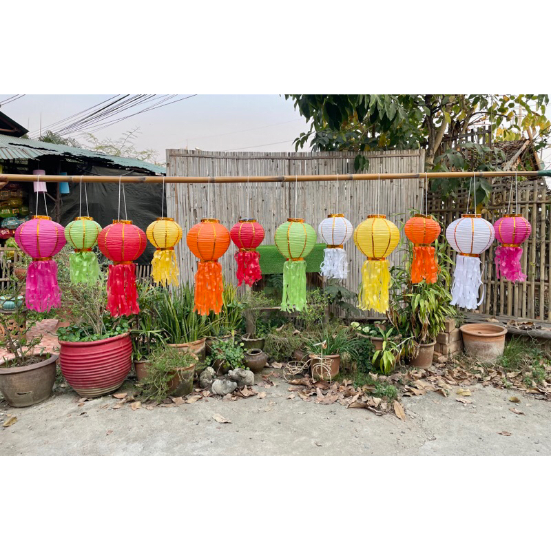 โคมญี่ปุ่นกระดาษว่าว โคมพับ โคมแขวนล้านนาติดเส้นทอง มีหางสีสดใส ...