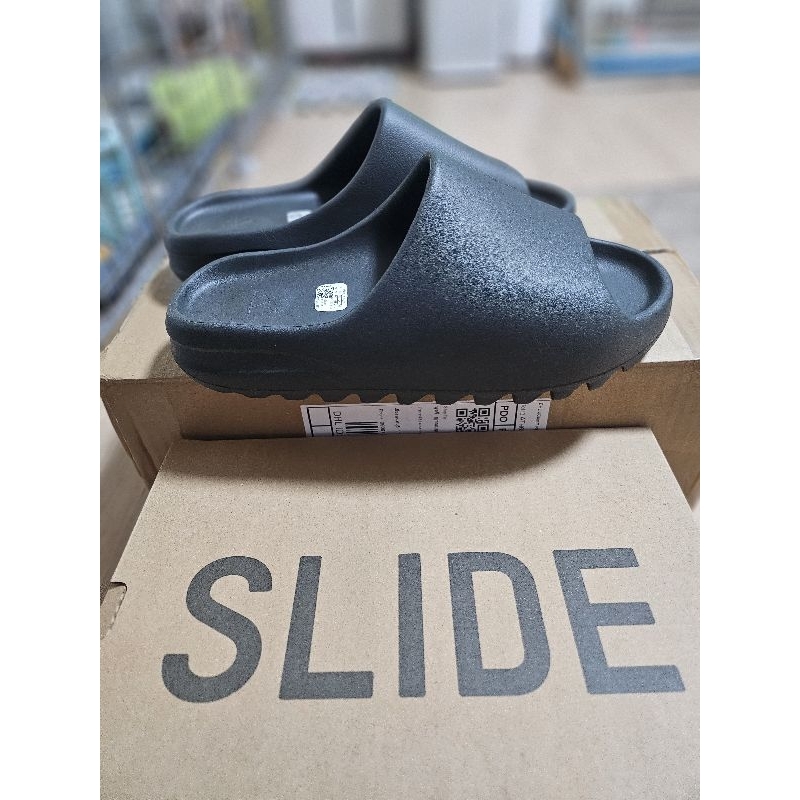 พร้อมส่งAdidas yeezy slide onyx size 10uk แท้100% | Shopee Thailand
