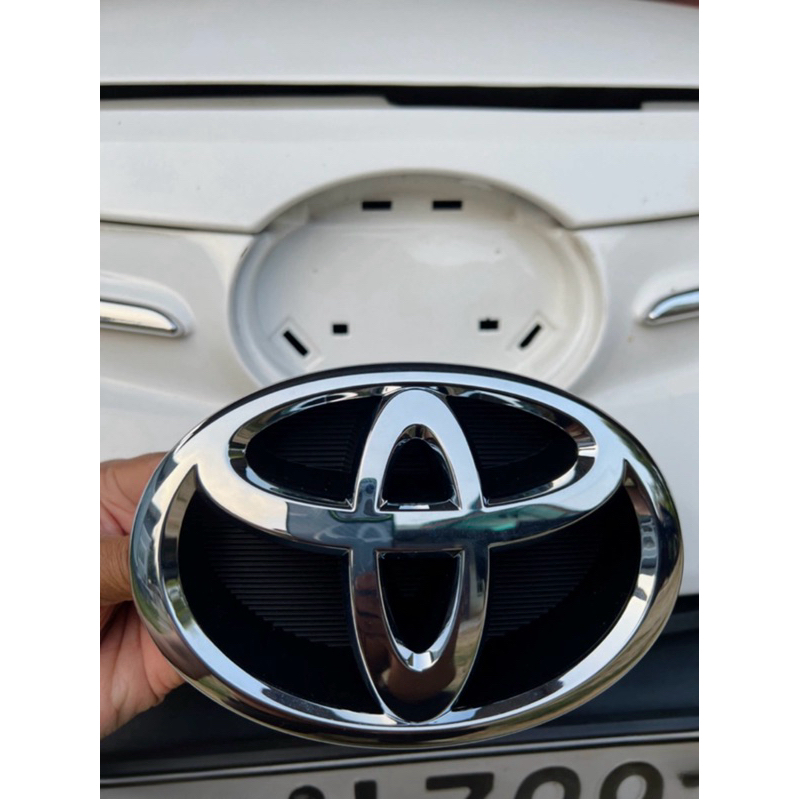 📌แท้ศูนย์ โลโก้ กระจังหน้า YARIS ATIV 5 ประตู 2017-2020, VIOS 2013-2020 ...
