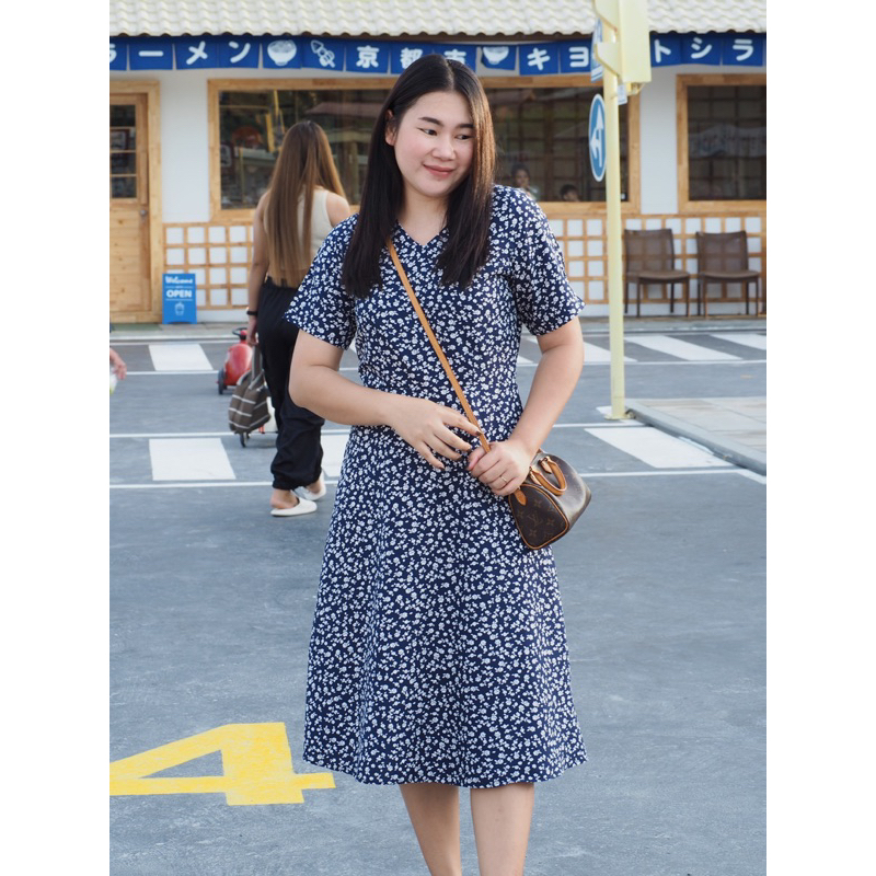 𝐏𝐚𝐭𝐢𝐞𝐧𝐜𝐞 𝐃𝐫𝐞𝐬𝐬 - เดรสสีกรมดอกขาว ⚠️ มีถึงอก 46” | Shopee Thailand