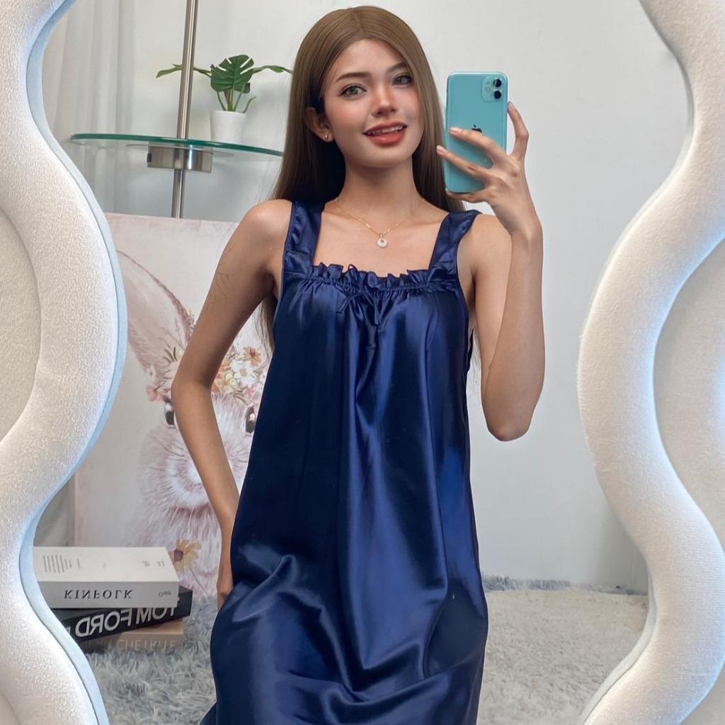 ชุดนอนกระโปรง แบบใหม่ ลื่นชื่นถือถือ ผ้าซาติน สำหรับผู้หญิง สีพื้น แบบผูกเชือก Q401 | Shopee ...