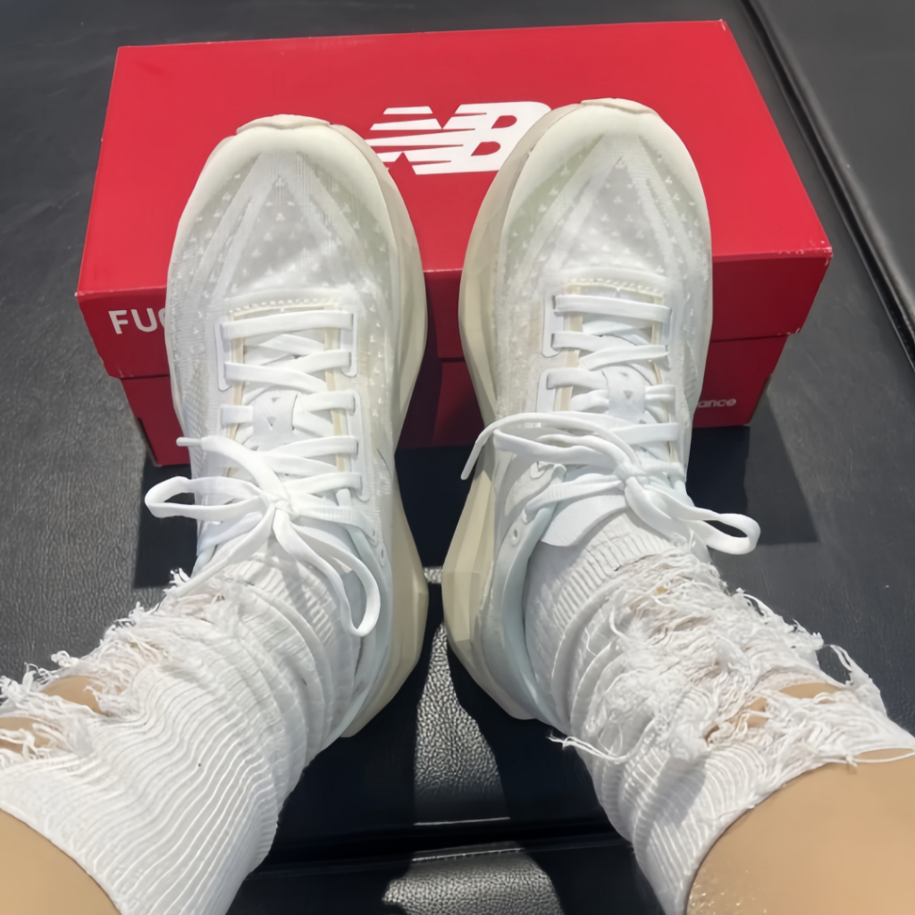 New Balance FuelCell Rebel V4 สีขาว ของแท้ 100 % รูปแบบ NB | Shopee ...