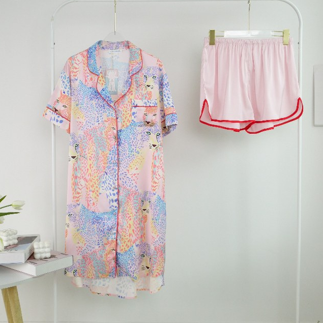 ชุดนอน Muslin pajamas Silk Satin รุ่น Iridescent Leopard (W2075 V2075 ...