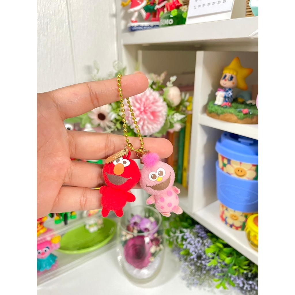 พวงกุญแจ Elmo & Moppy ตัวเล็ก น่ารัก งาน USJ | Shopee Thailand