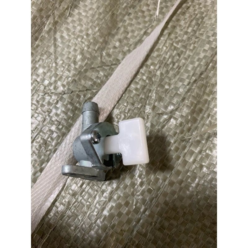 J66 ก๊อกน้ำมันเครื่องตัดหญ้า รุ่น3WF 260 767 328 T200 | Shopee Thailand