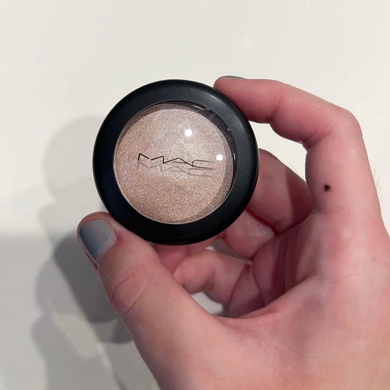 Mac cream color base eyeshadow สี Shell | Shopee Thailand