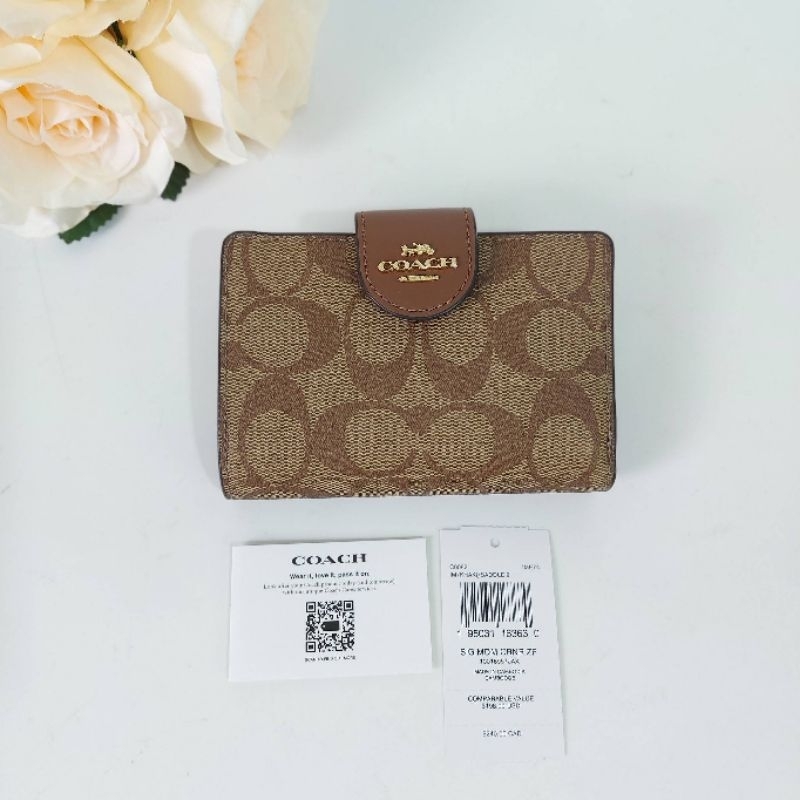 Coach รหัส/รุ่น : C0082 Coach Medium Corner Zip Wallet | Shopee Thailand