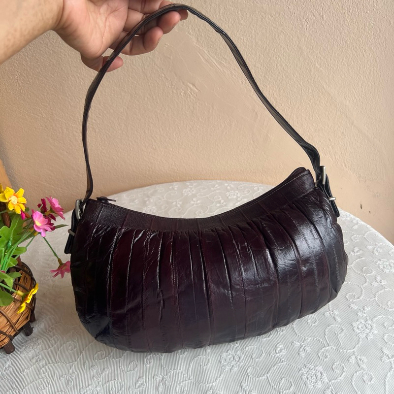 Shin Kwang made in Korea หนังปลาไหลแท้ ฐาน 12 นิ้วสูง 6.5 นิ้ว สภาพดี ...