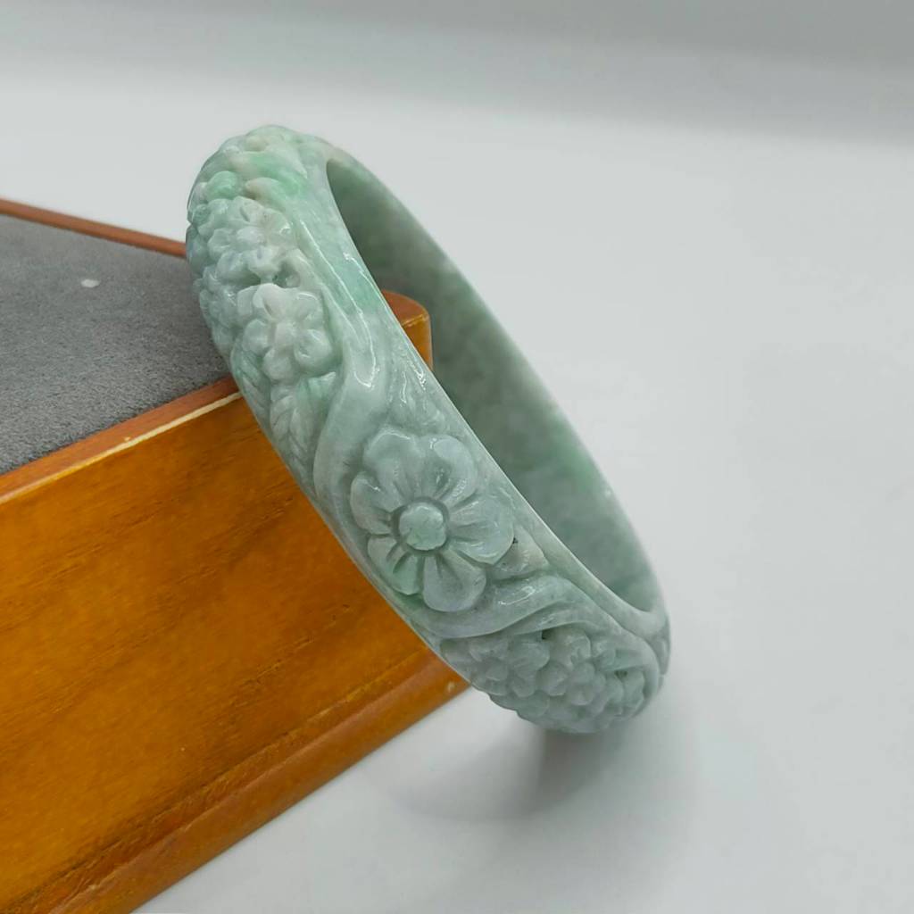 กำไลหยก แกะสลักลายดอกไม้ ขนาด 58.3 มิล E375 | Shopee Thailand