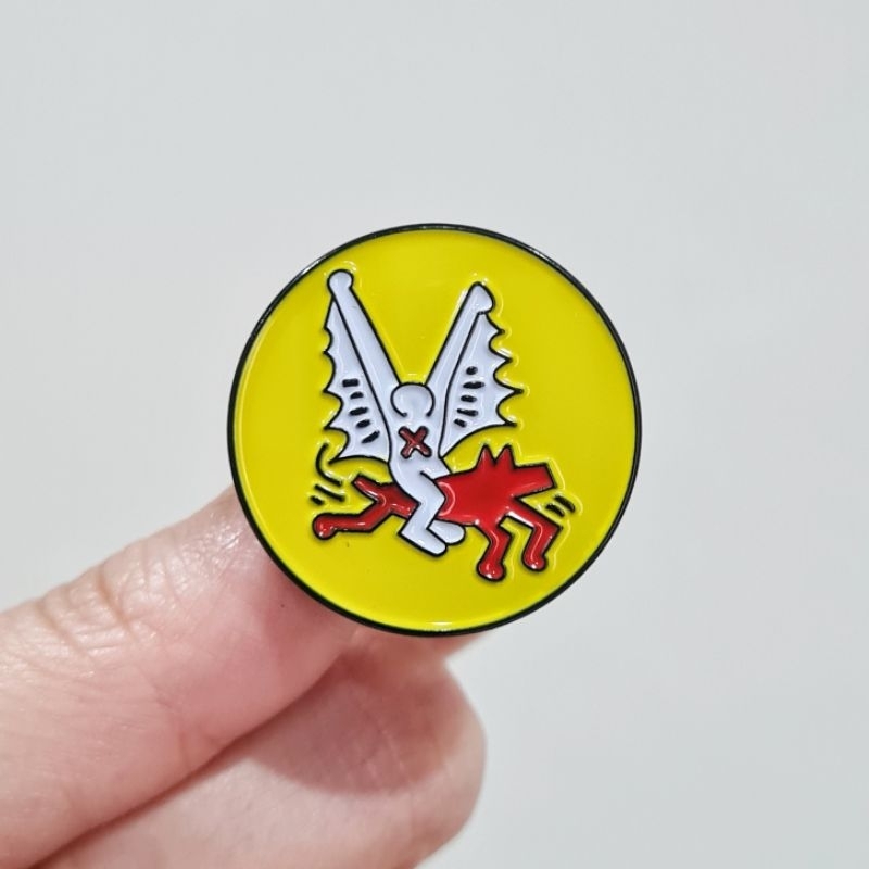Pin / Brooch / Badge เข็มกลัดแบบหมุด เข็มกลัดโลหะ Keith Haring Batman ...