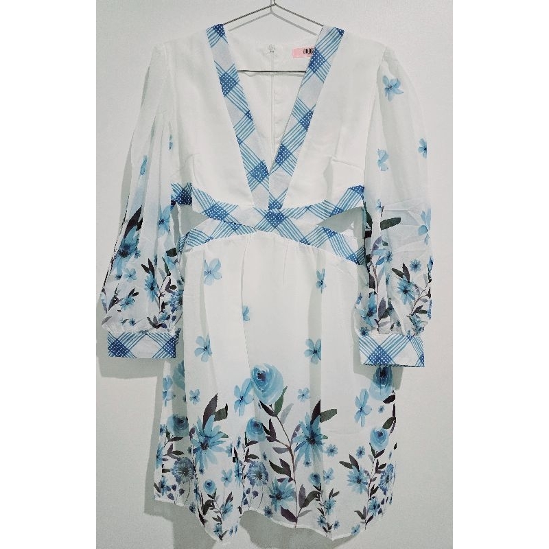 *ส่งต่อ* ชุดเดรสสั้นขาวฟ้า แบรนด์Joob.studio | Shopee Thailand