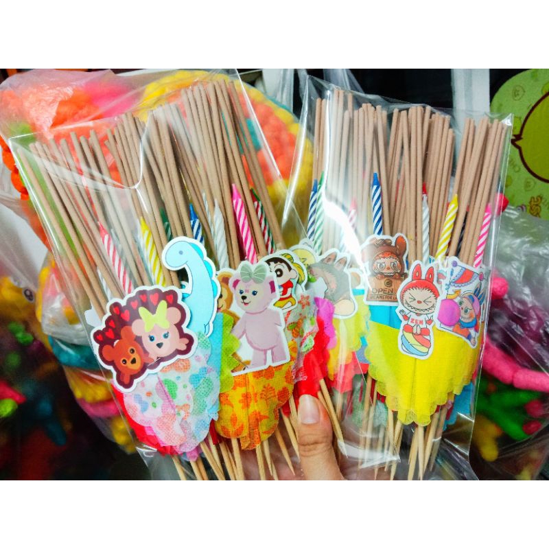 ธูปเทียนปักกระทง คละลายการ์ตูนฮิต (ชุด 1 แพ็ค 20 อัน) | Shopee Thailand