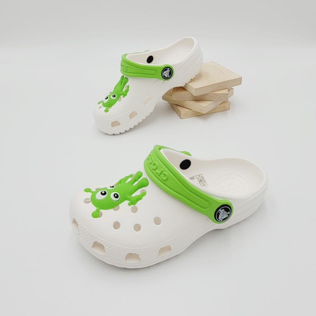 รองเท้าเด็ก Crocs Classic Glow Alien Clog Kids | Shopee Thailand